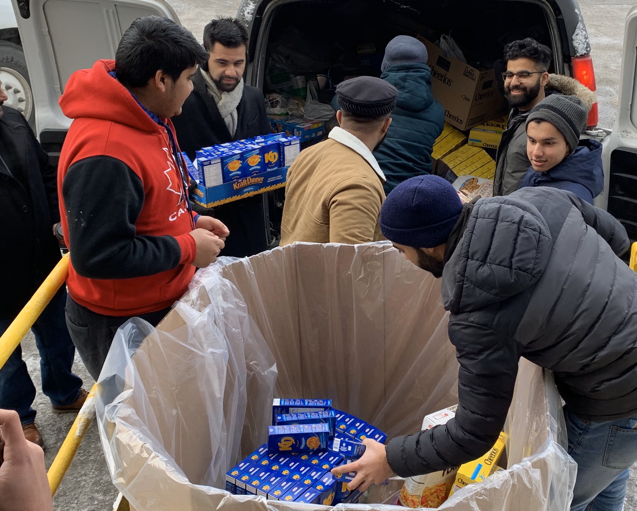 Supporting Local Food Banks – AMYA